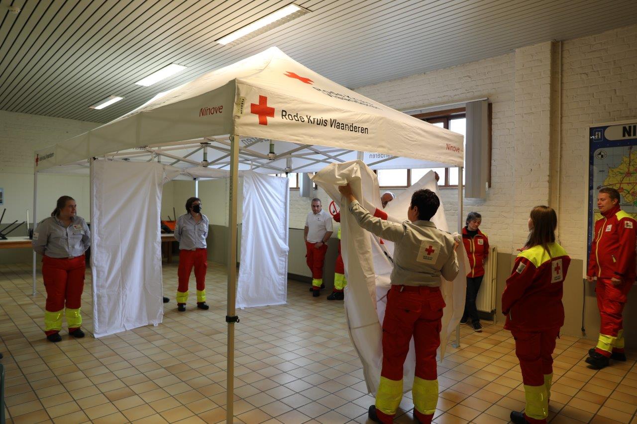 Nieuwe hulpdiensttent dank zij pleisterverkoop Rode Kruis