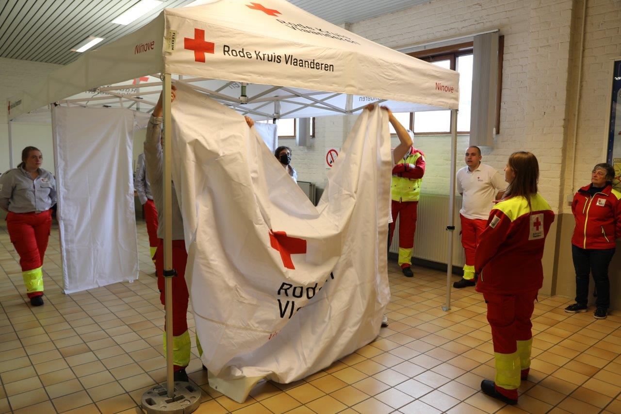 Nieuwe hulpdiensttent dank zij pleisterverkoop Rode Kruis