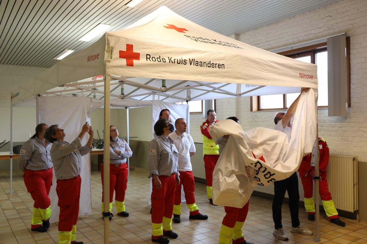 Nieuwe hulpdiensttent dank zij pleisterverkoop Rode Kruis