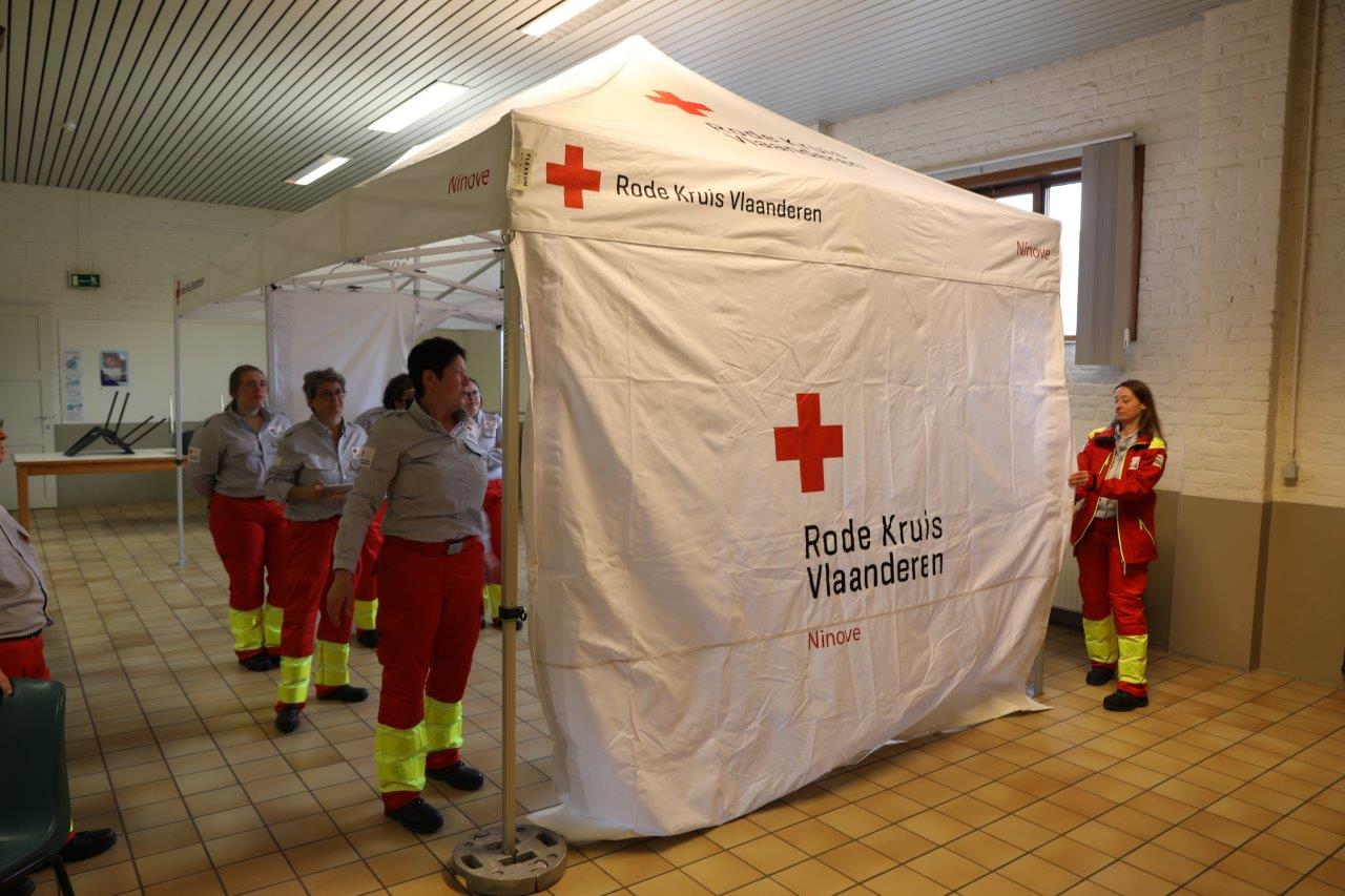 Nieuwe hulpdiensttent dank zij pleisterverkoop Rode Kruis