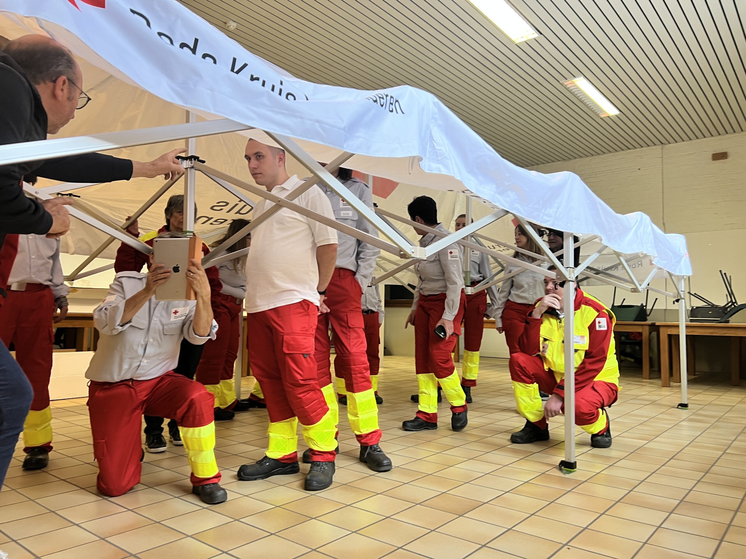 Nieuwe hulpdiensttent dank zij pleisterverkoop Rode Kruis